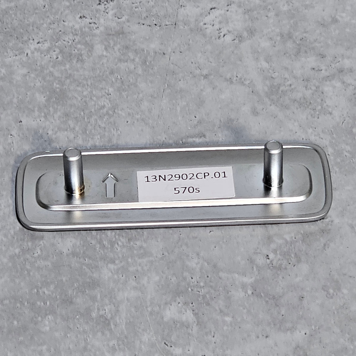 MCLAREN 570S INTERIOR BADGE - SILVER/ RED 13N2902CP – ApexSpares