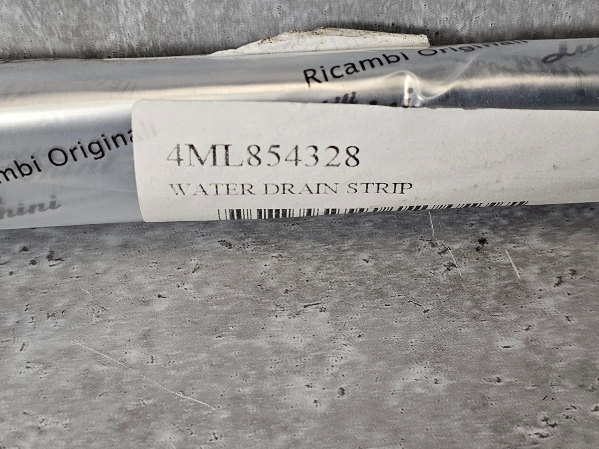 LAMBORGHINI URUS WATER CATCHING 4ML854328 – ApexSpares